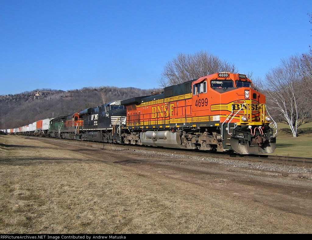 BNSF 4699